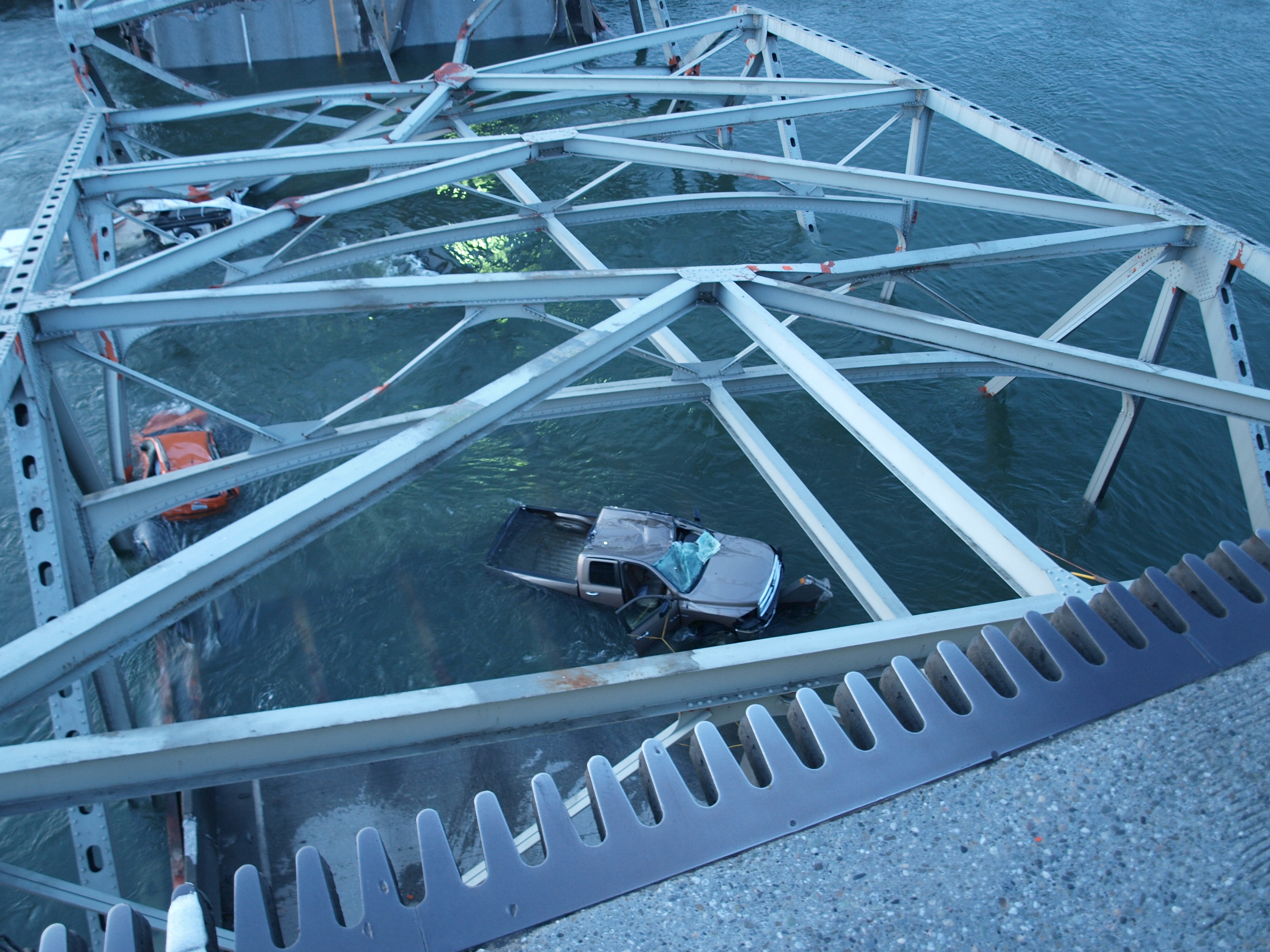 Here's what happened: the true story of Skagit River Bridge collapse